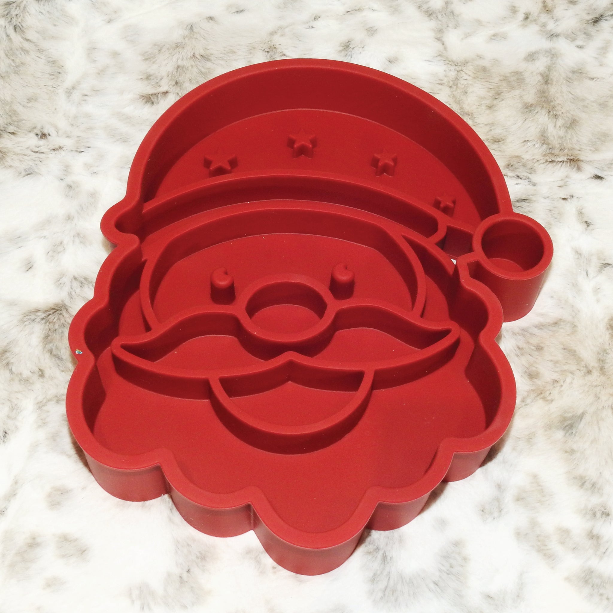 Santa Smile Slow Feeder - Scarlet – Lenny's Kitchen